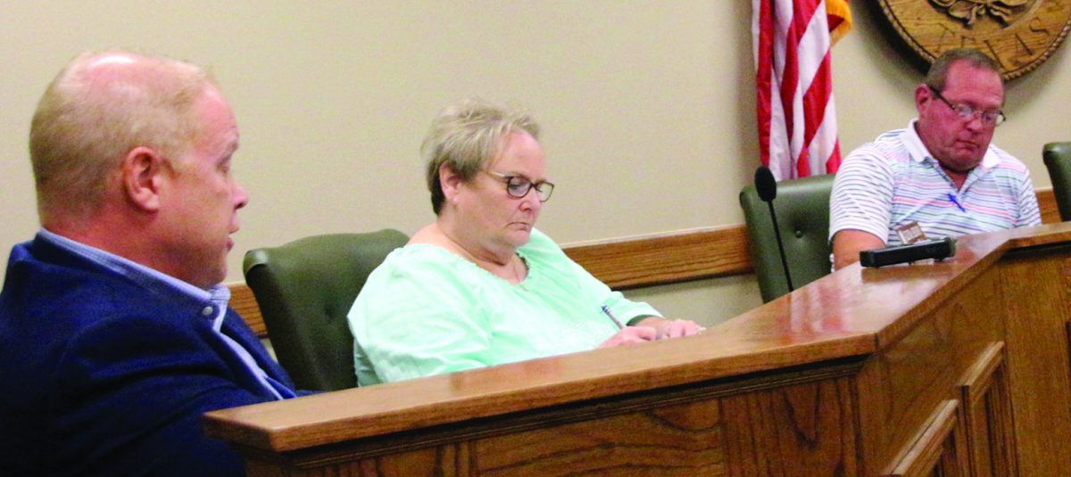 Darden debates stipend for County Attorney’s secretary – The Nocona News